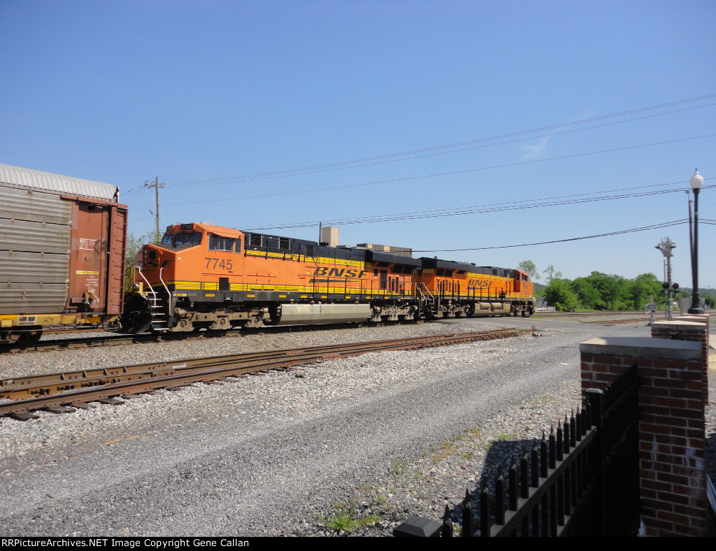 BNSF 6896 and 7745